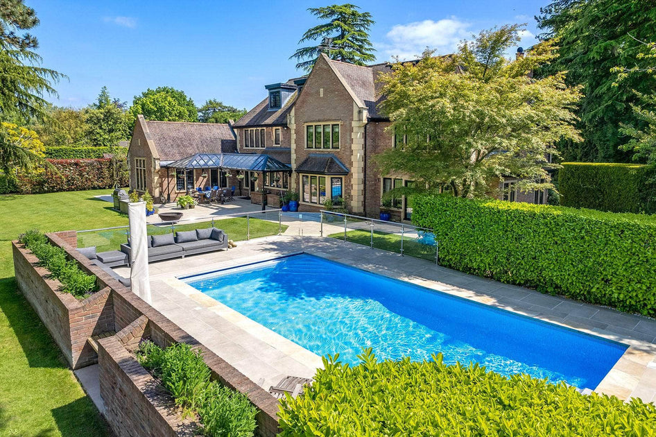 Exquisite Eynsham Swimming Pool – Deep End Pools