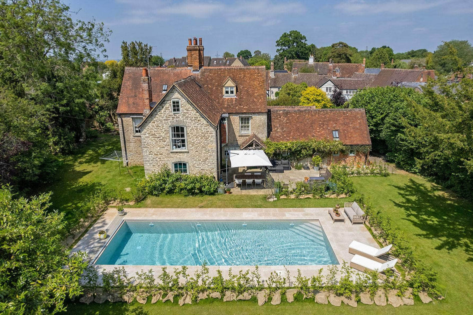 Welcoming Windsor Swimming Pool – Deep End Pools