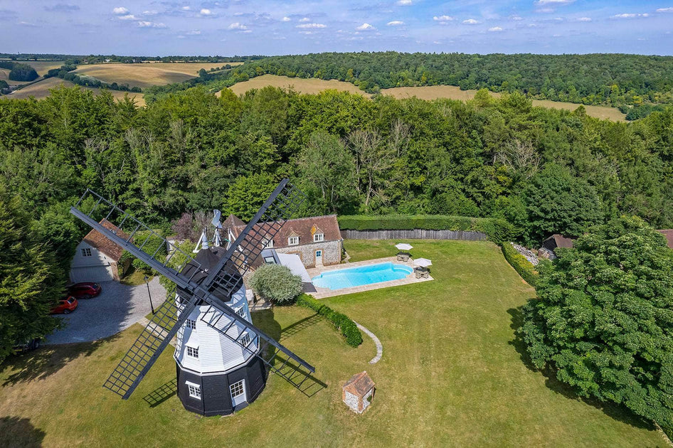 Beautiful Burnham Swimming Pool – Deep End Pools